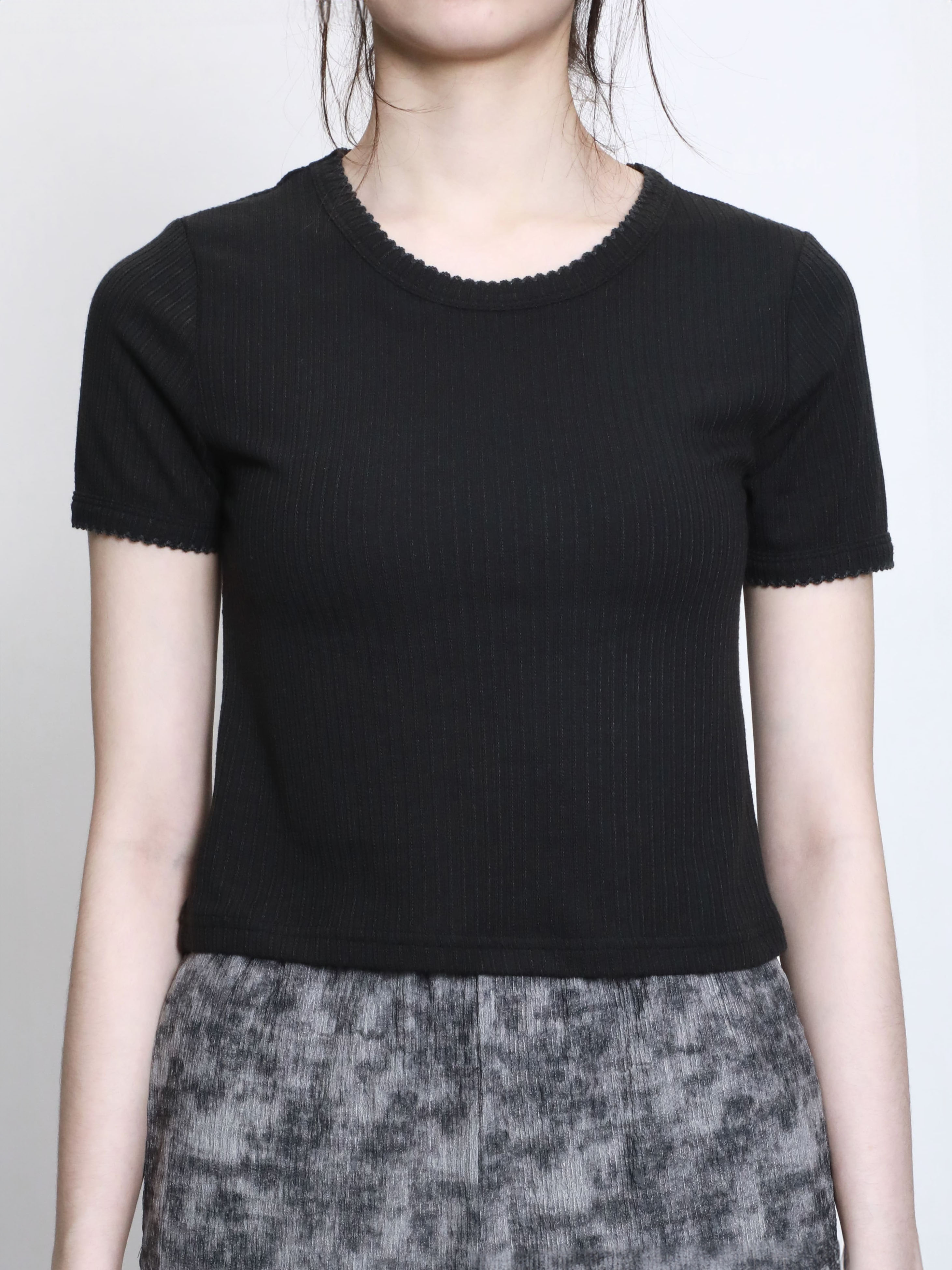 Scallop Embroidered Texture Tee